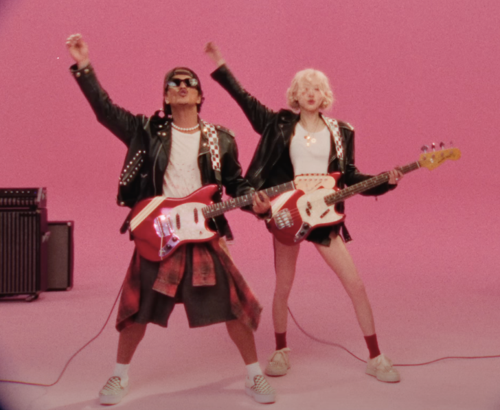 Rosé & Bruno Mars' "APT." Makes It To 16 Weeks At #1 On Global YouTube Music Videos, Songs Charts